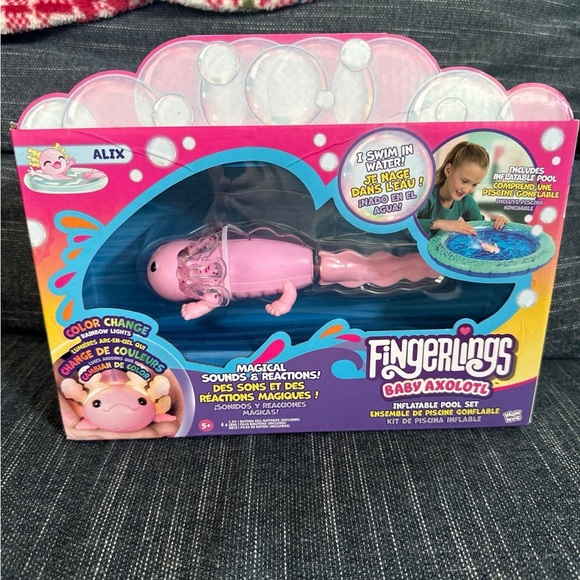 Fingerlings | Toys | New Fingerlings Baby Axolotl Inflatable Pool Set ...